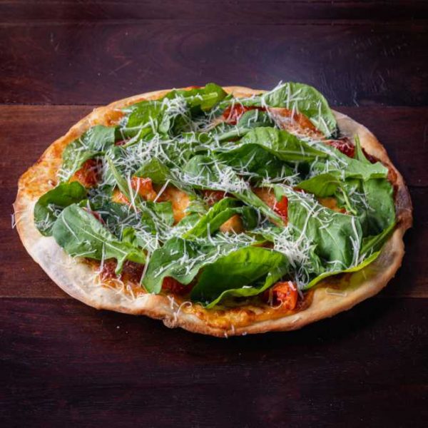 Pizza Tomate Seco com Rúcula quentinha e deliciosa | Pizzaria do Bairro